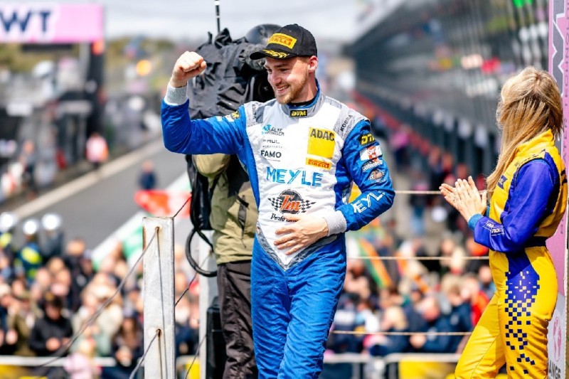 Grasser würdigt Paul nach Podestplatz: "Um drei Uhr früh unterm Motorkran"