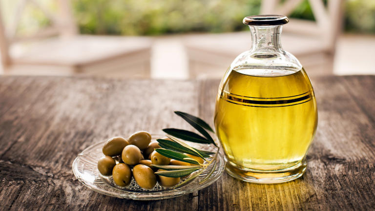 I drank 2 tablespoons of olive oil every day for 30 days — here's what ...