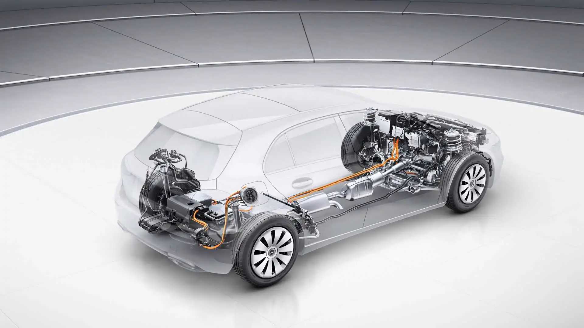 Le auto ibride plug-in hanno i giorni contati: il futuro è elettrico