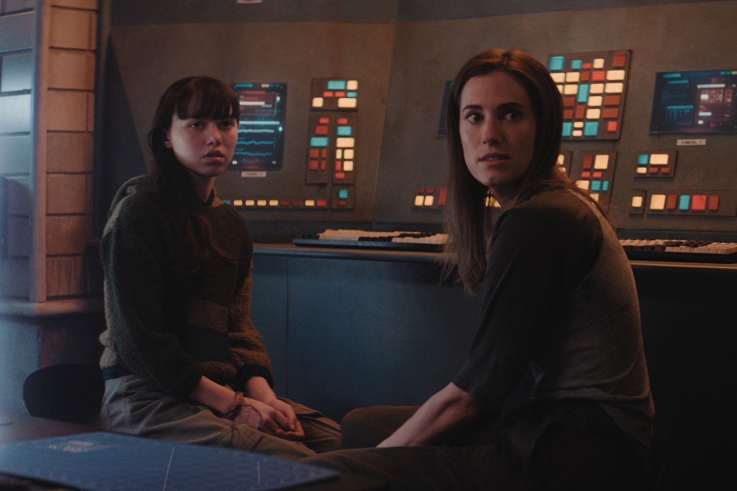 How Allison Williams 'Bonded Hard' with “M3GAN” Child Star Violet ...