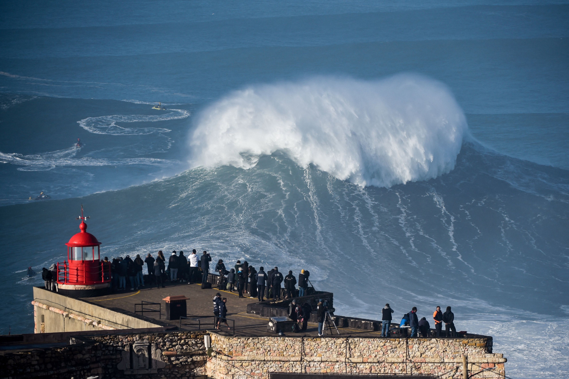Nazaré: waarom deze plek de grootste golven ter wereld heeft