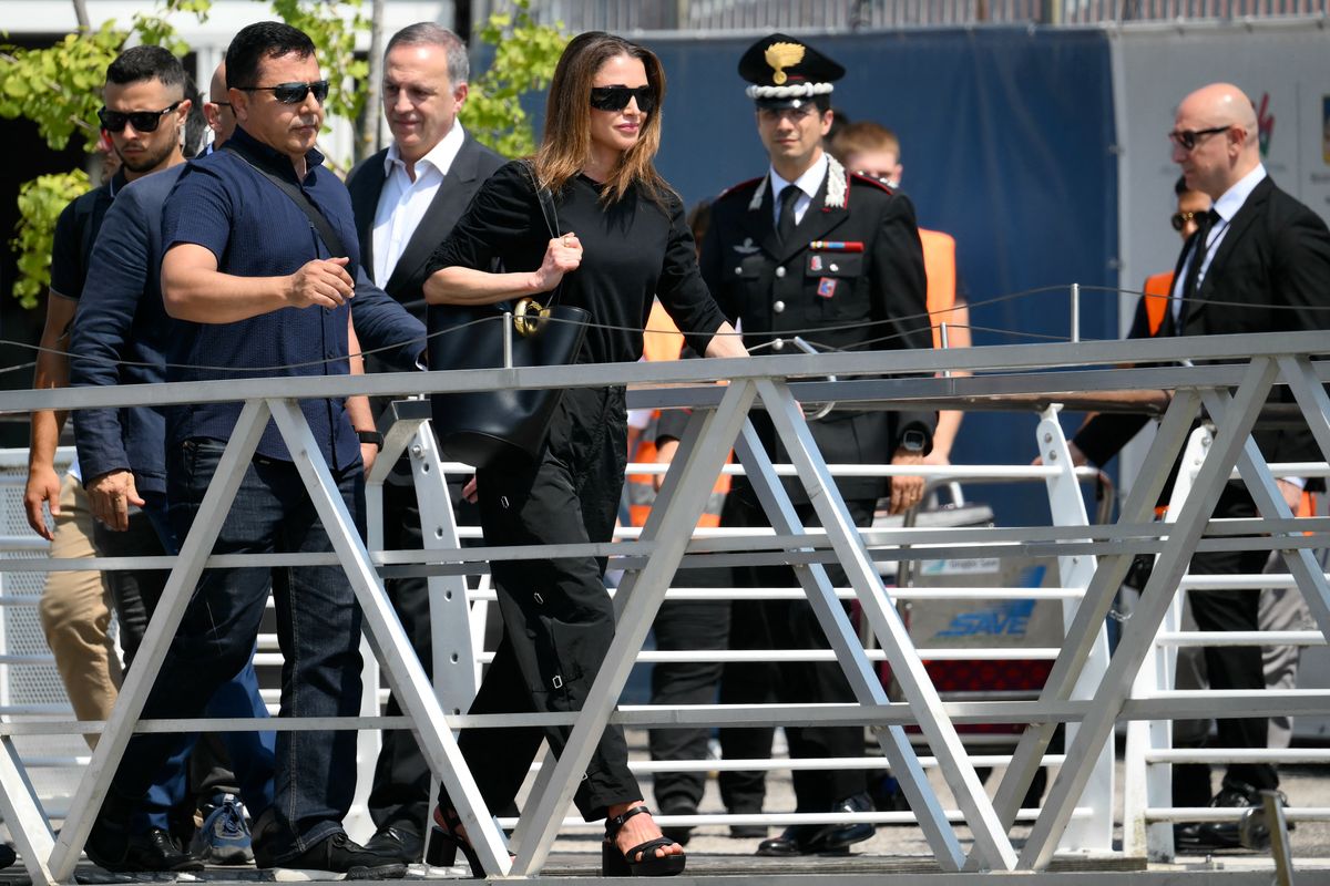 Queen Rania arrives in Venice ahead of Jeff Bezos and Lauren Sánchez's ...