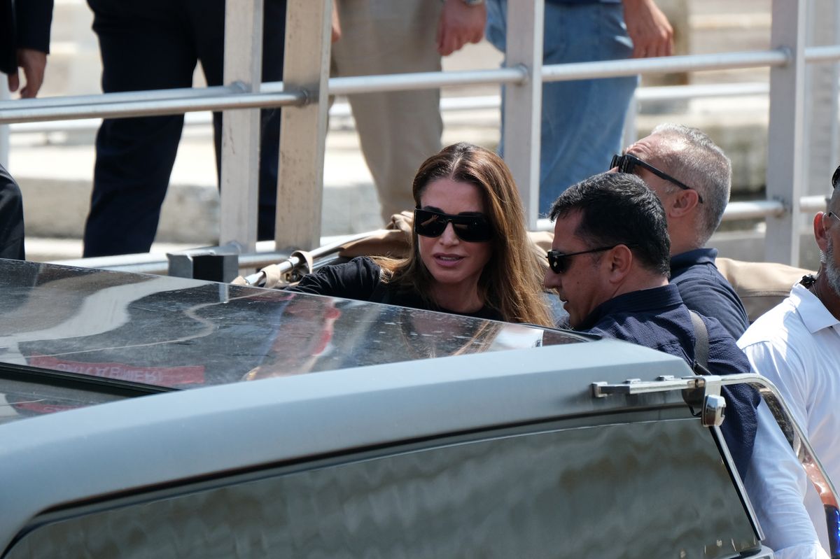 Queen Rania arrives in Venice ahead of Jeff Bezos and Lauren Sánchez's ...