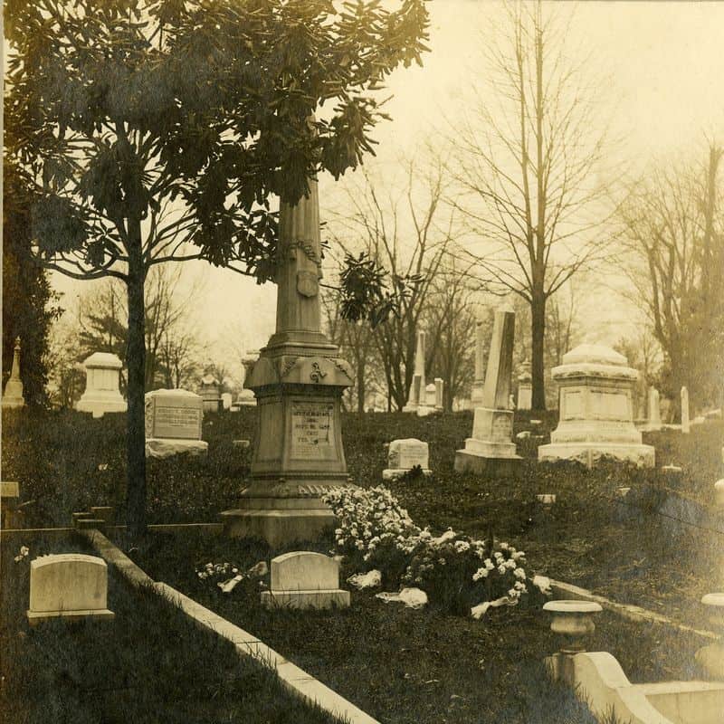 10 Forgotten Graveyard Rules That Reveal a Lot About Old Beliefs