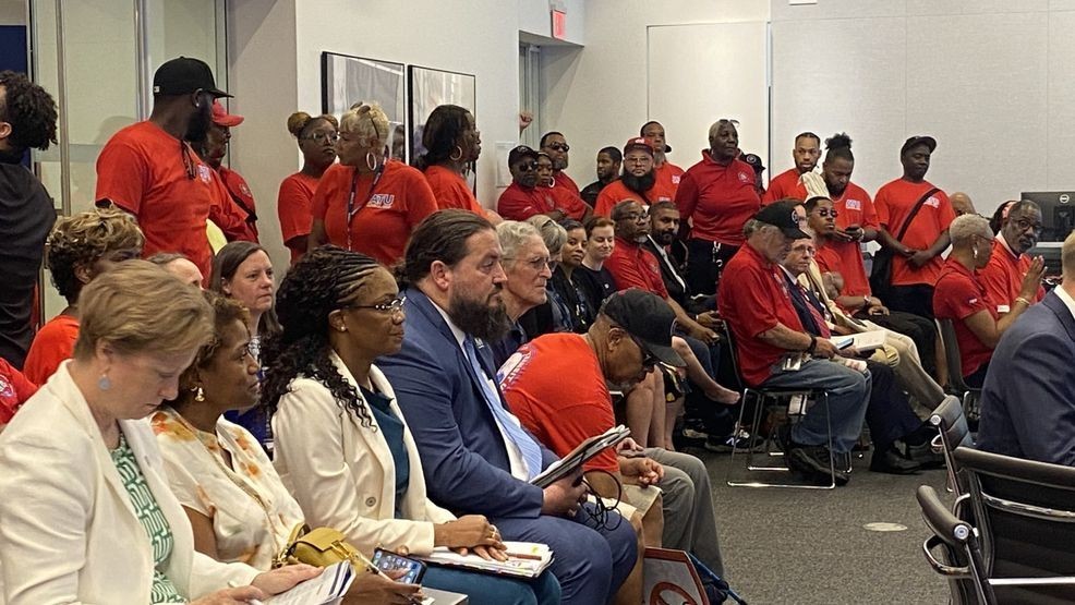 Union members demonstrate at Metro headquarters, calling agency's plans ...