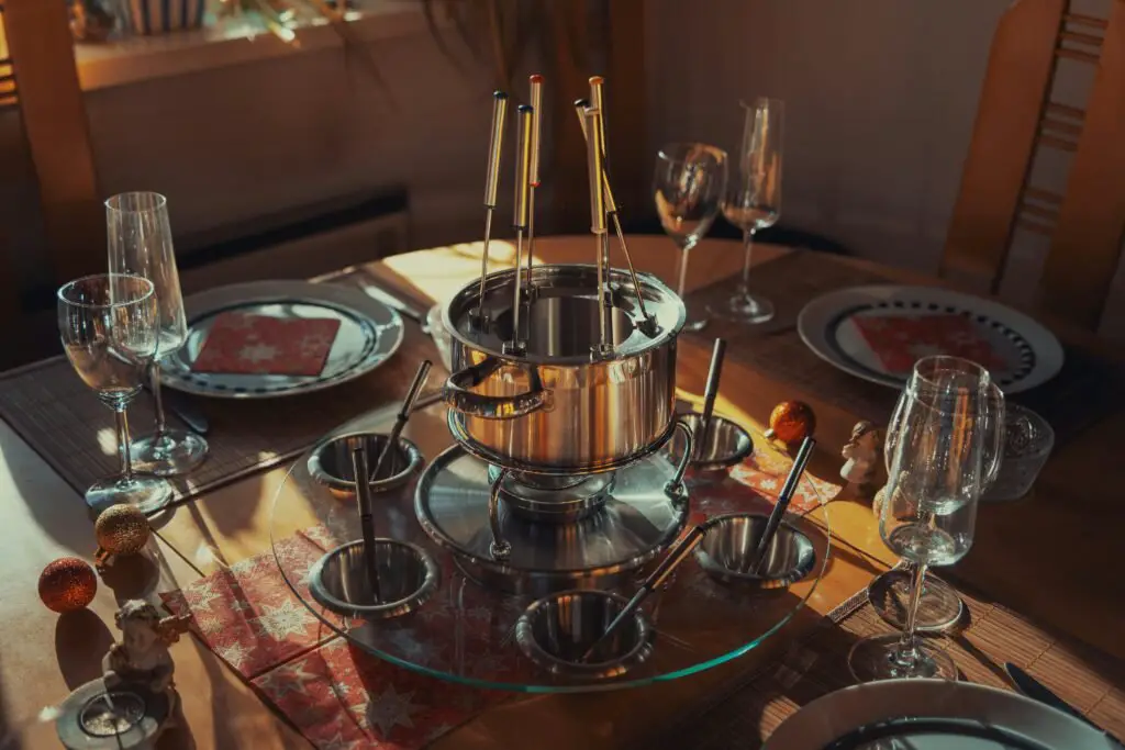 15 Bizarre ’70s Kitchen Appliances That Parents Loved Too Much