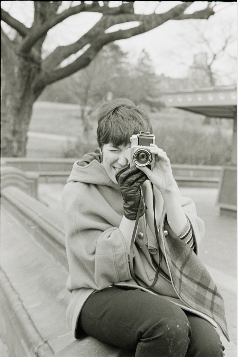 In 'A Photographic Memory,' a Daughter Pieces Together the Mother She ...