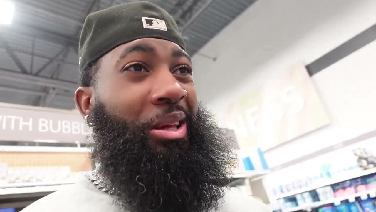 TRU TRYING DIFFERENT TYPES OF BABY FOOD