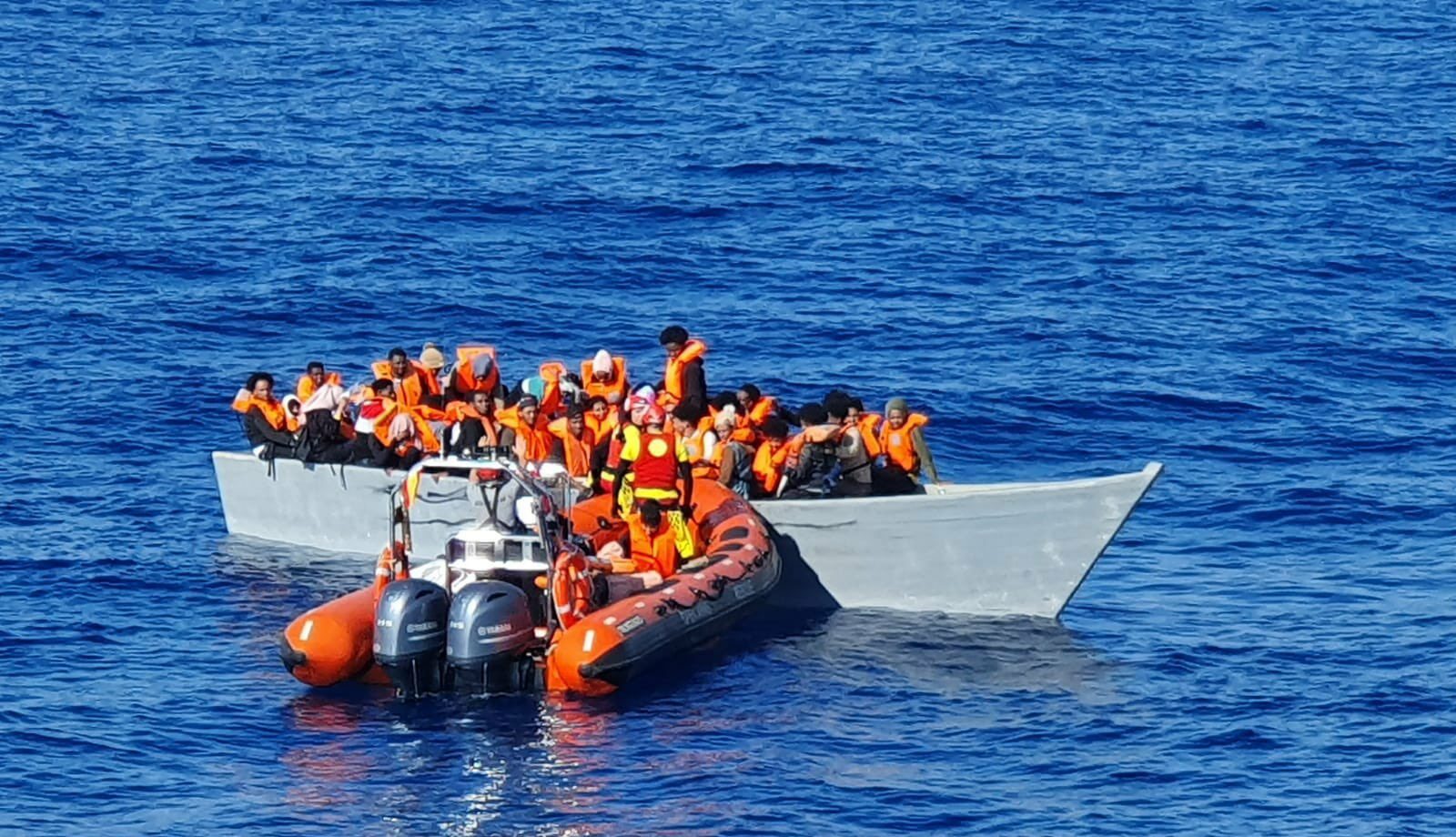 Λιβυκή ακτοφυλακή άνοιξε πυρ σε διασωστικό πλοίο της Sea-Watch, ένταση ...
