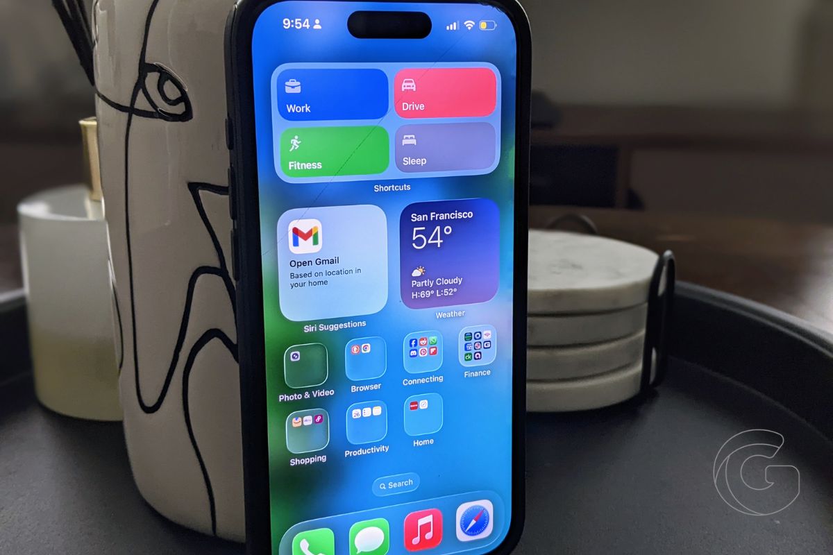 Apple finally fixed an AirDrop privacy risk in iOS 26.2 that iPhone ...