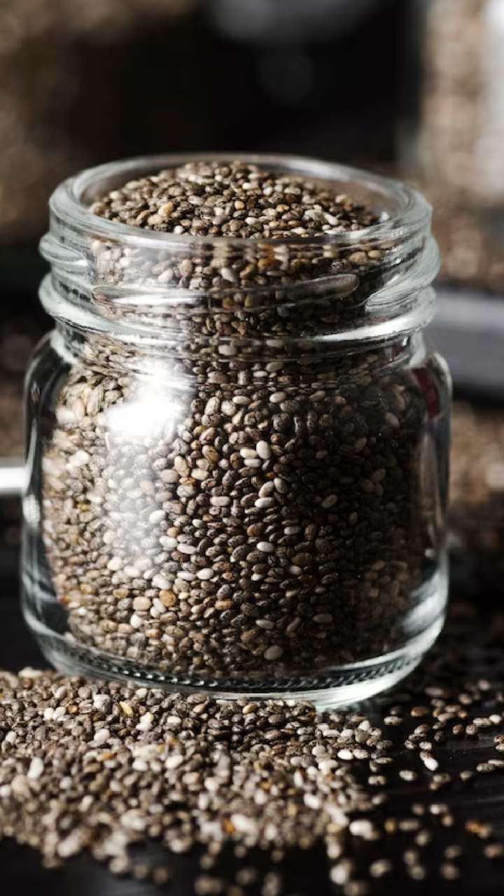 शरीर में ताकत के लिए ऐसे खाएं Chia Seeds