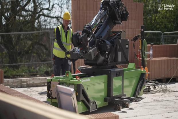 Walter the bricklaying robot uses skills to make walls for new County ...