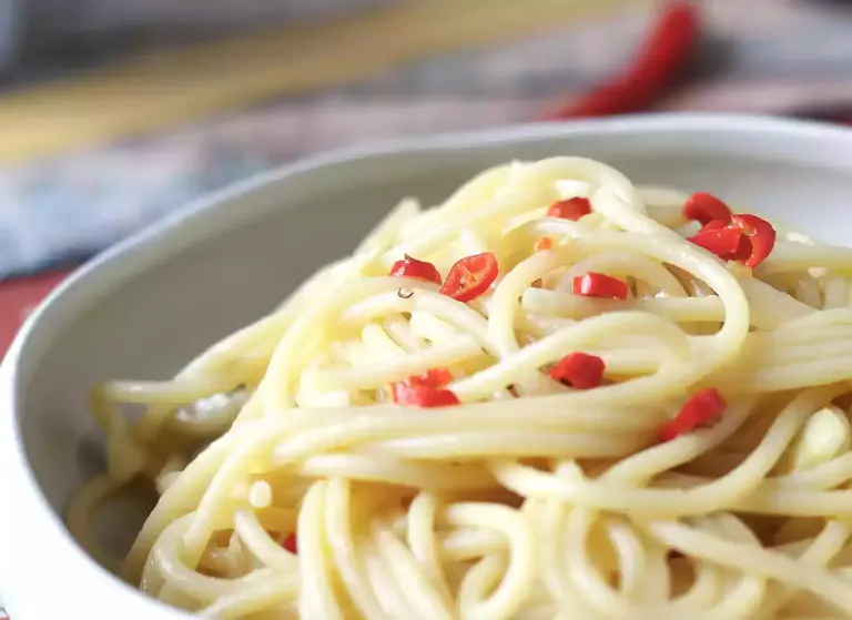 Spaghetti à l'ail et au piment : le plat italien express