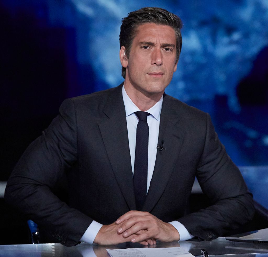 David Muir stuns fans with new 'handsome' photo