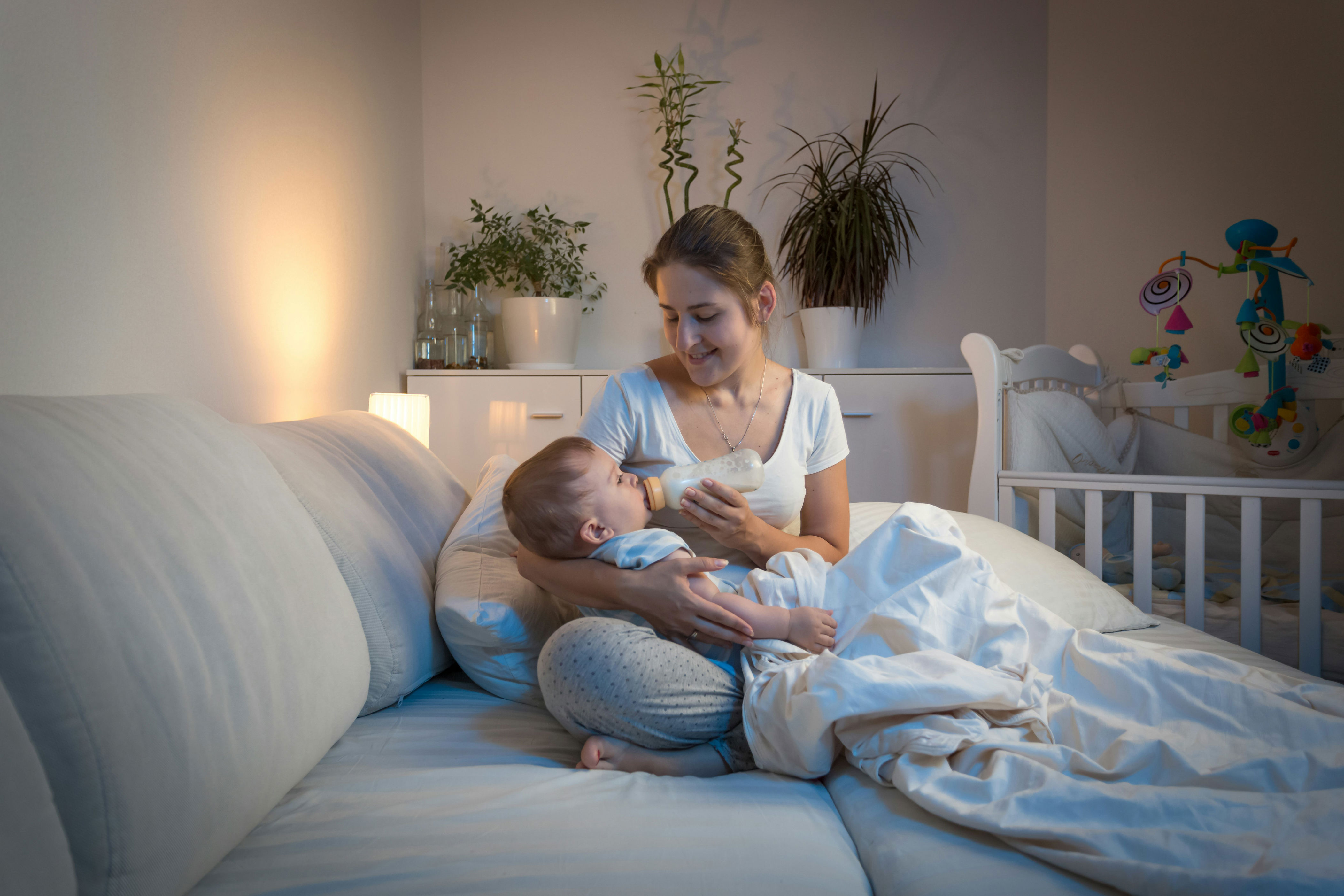 What is a dream feed and how do I do it?