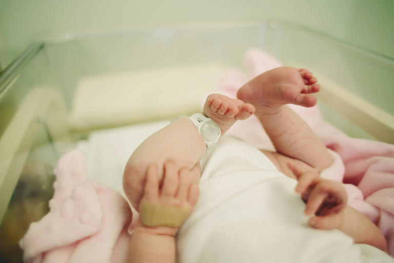 Newborn baby and you: Baby care guide for new parents