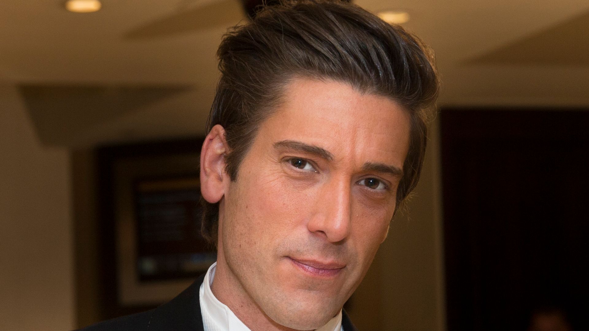 David Muir's unrecognizable appearance over Christmas leaves fans with ...