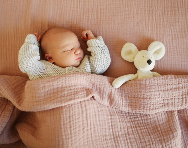 Newborn baby and you: Baby care guide for new parents