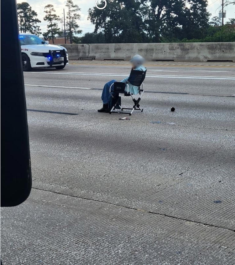 Armed 64-year-old woman blocks Texas highway in lawn chair during ...