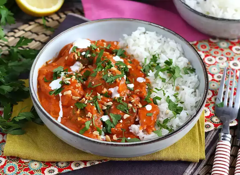 Vegane malai kofta: kichererbsenfleischbällchen mit tomatensauce