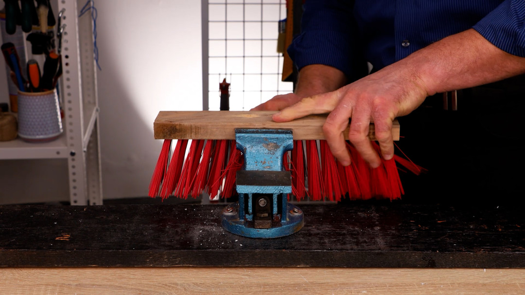 Quick Hack to repair a Broken Broom Handle