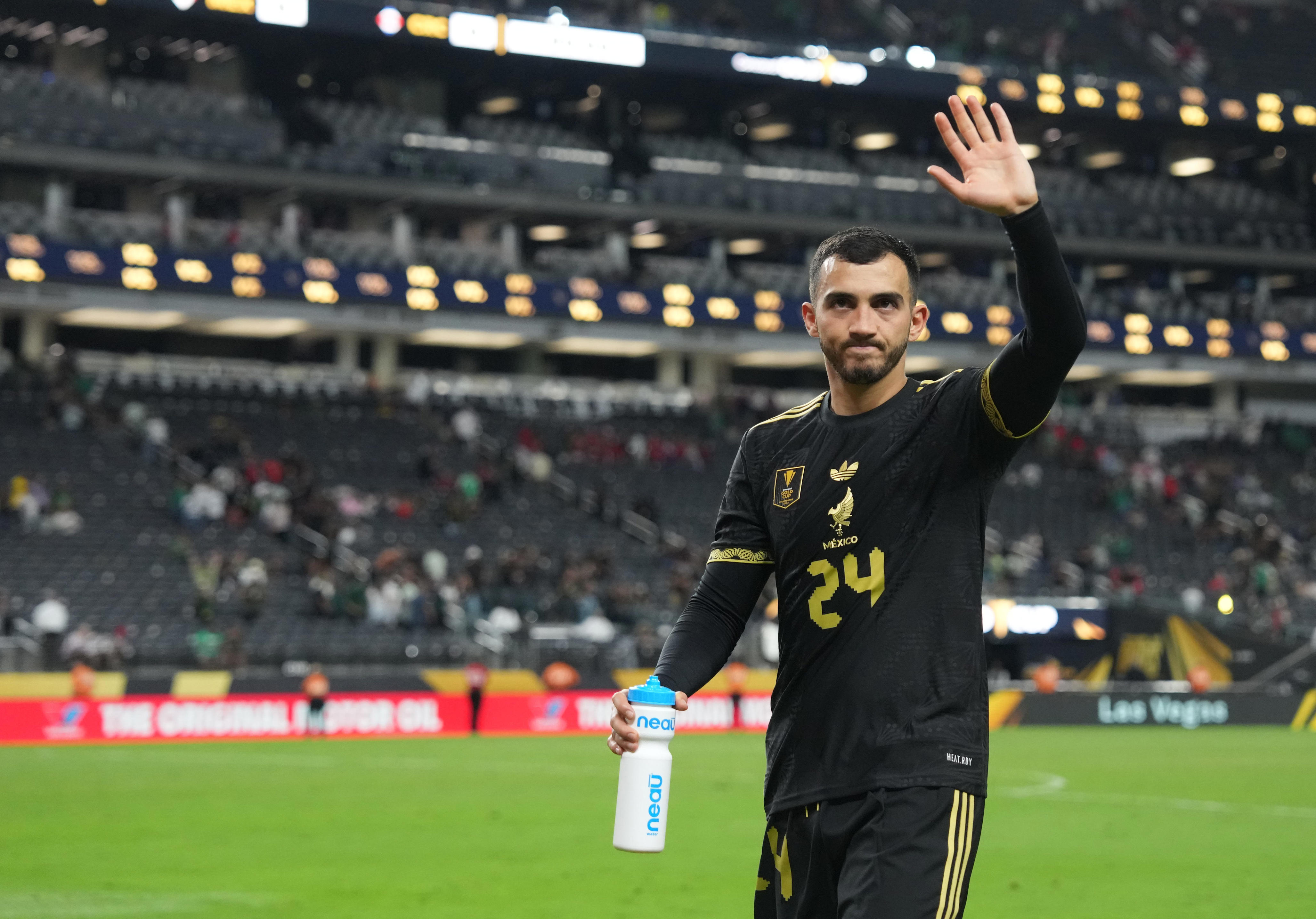 Mexico midfielder Chavez suffers torn ACL