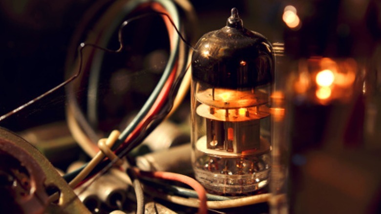 Tube Vs Solid State: Everything You Need To Know About Guitar Amps