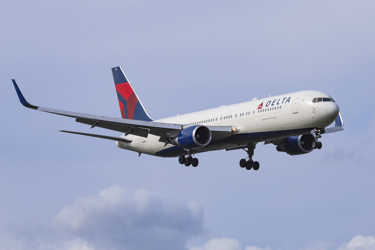 Delta Air Lines Flight Diverted After Fumes Fill Cockpit