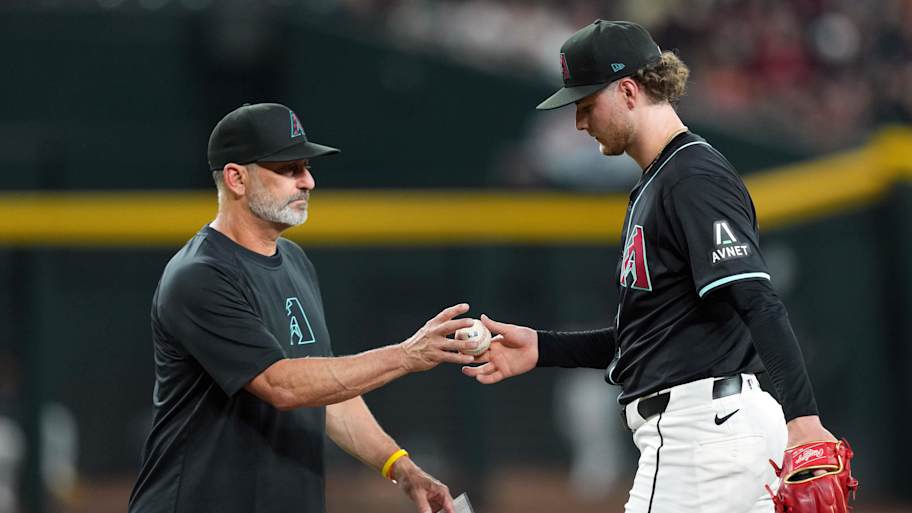 Diamondbacks Pitcher Gives Strong Take on Manager Torey Lovullo