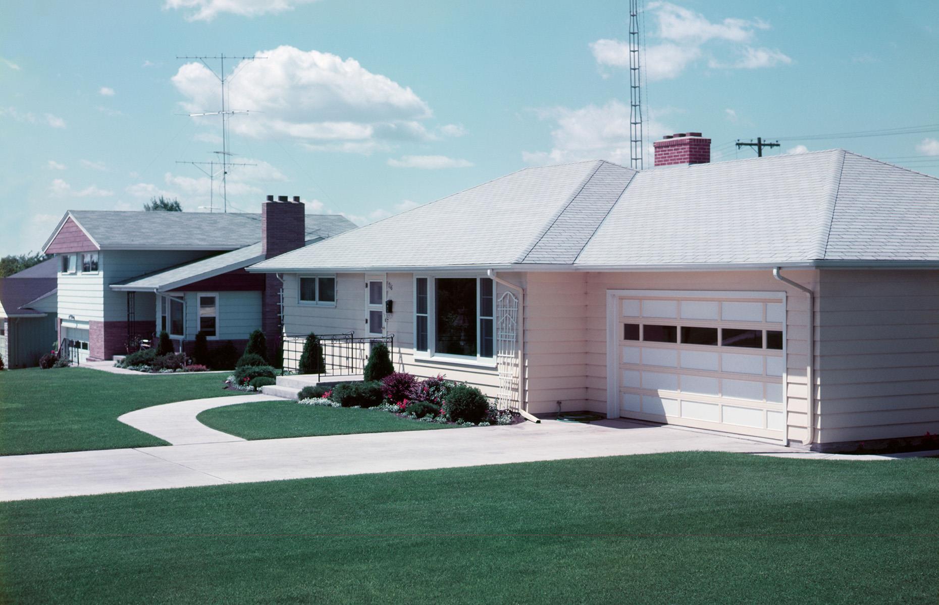 Fascinating photos of American homes in the 20th century