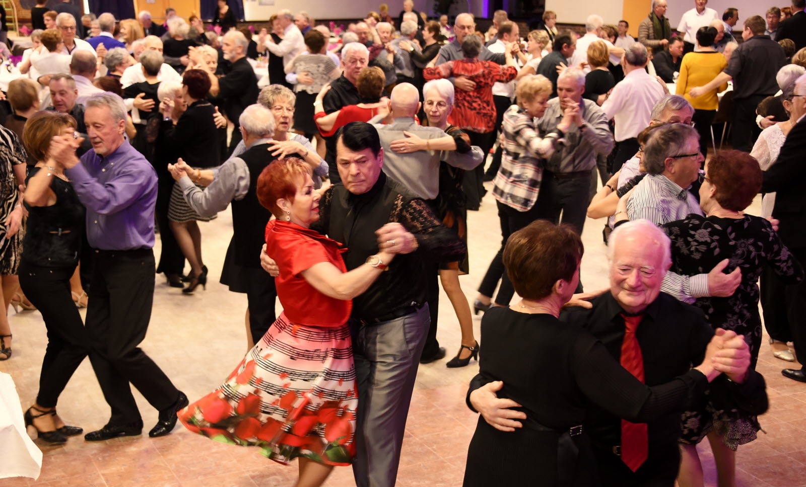En Bretagne, les thés dansants font toujours tourner les têtes