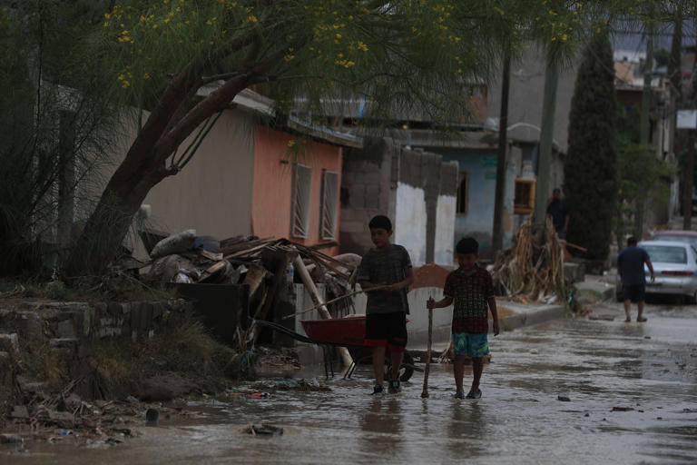 Powerful flash flood damages hundreds of homes, cars in Juárez