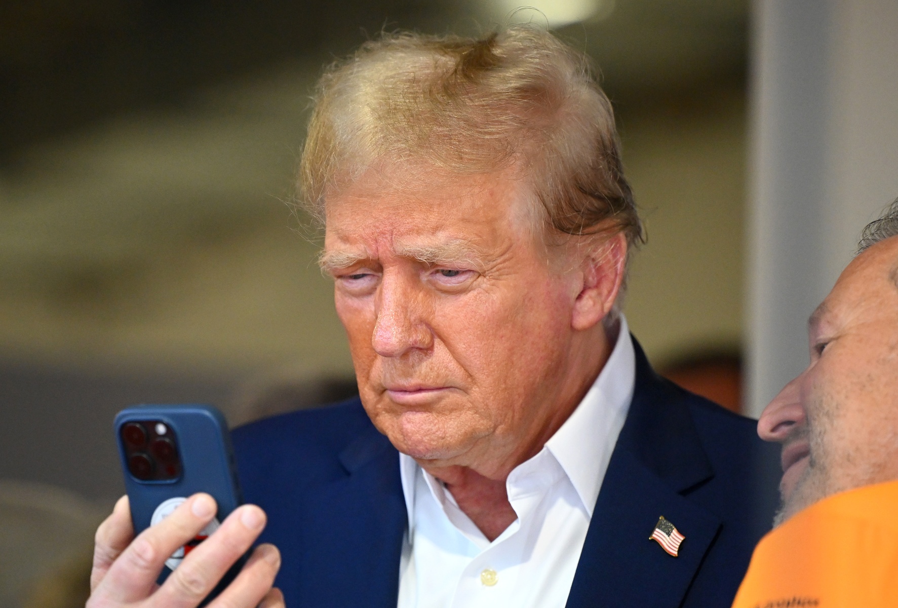 Trump removes “made in the USA” tag for gold T1 smartphone