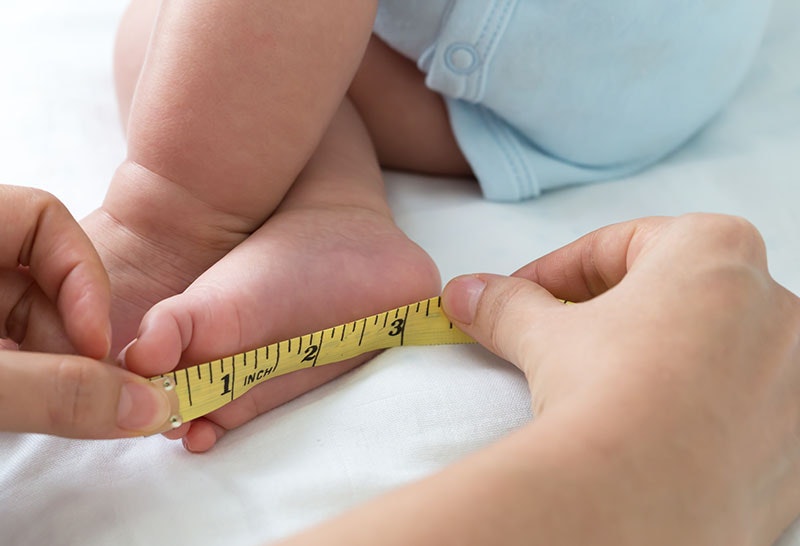 How to measure baby feet