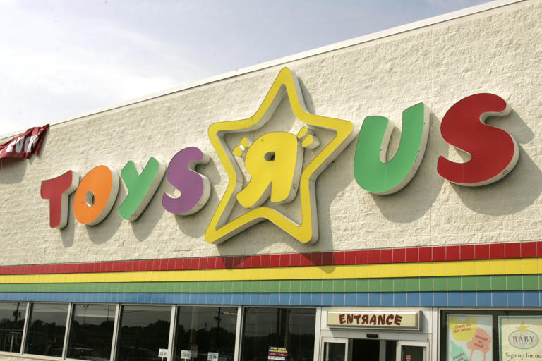 Channing Tatum Plays Real-Life McDonald's Robber, Toys"R"Us Stowaway in ...