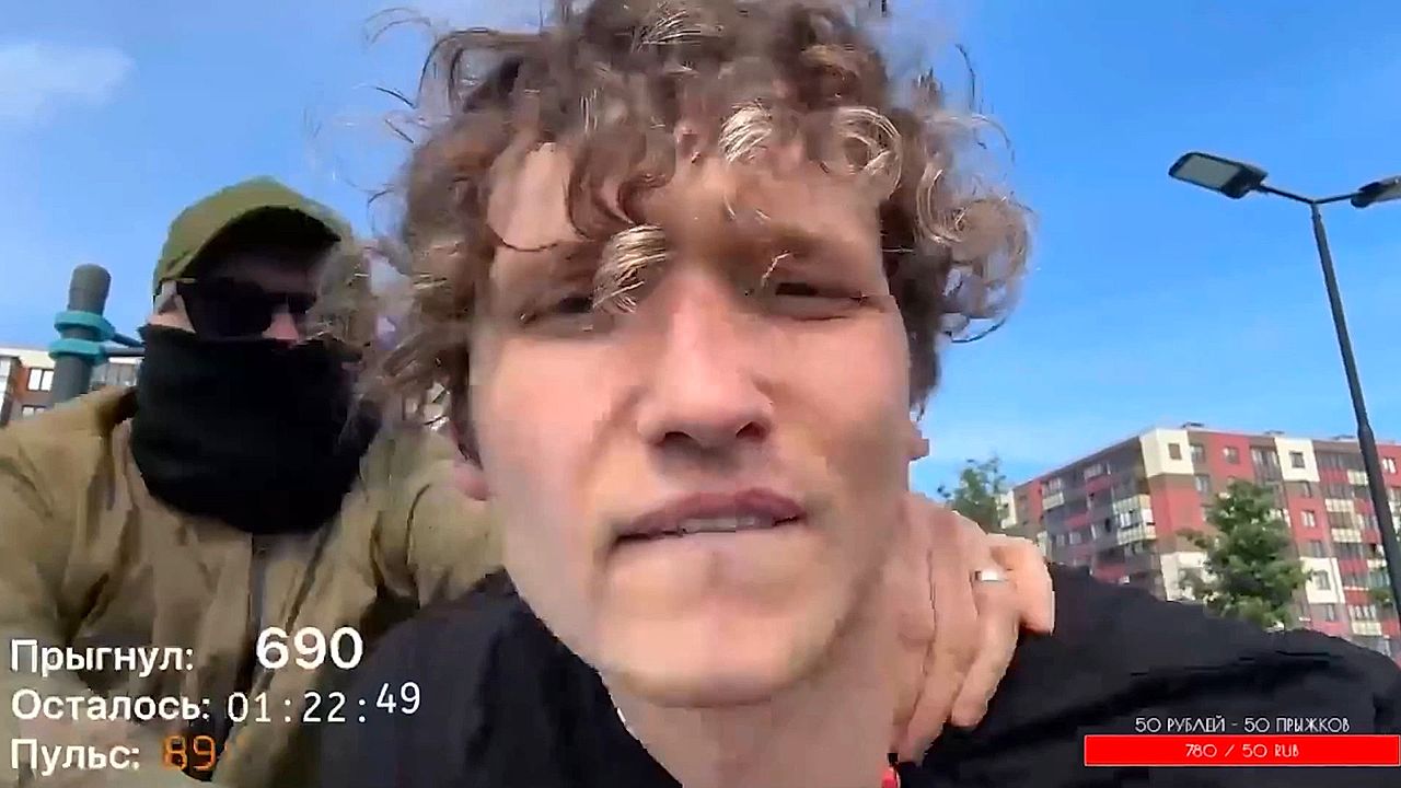 Streamer arrested for disrespecting Putin flag live on-air