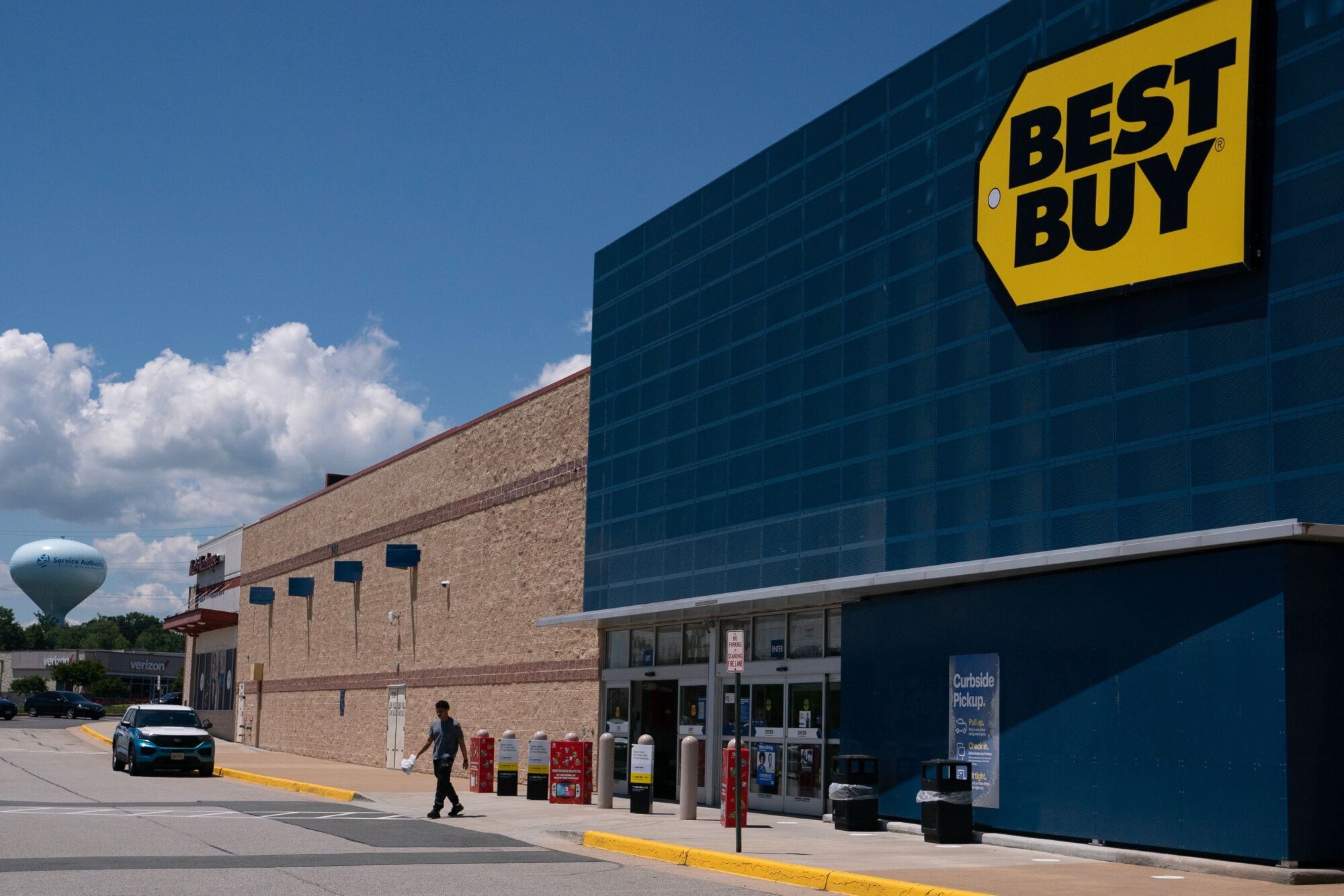 Best Buy Taps Walgreens Executive for Top Technology Role