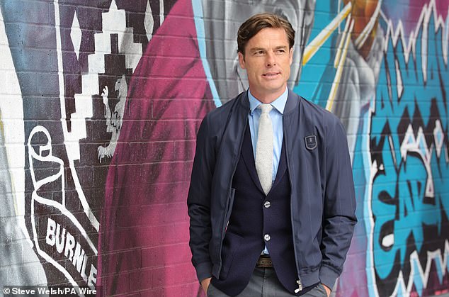 Former Man United star 'set to sign for Burnley' as a free agent in ...