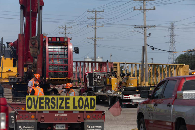Railroad cars jump tracks, derail in metro-east