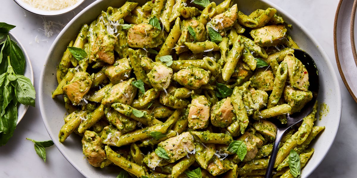 I Can't Stop Eating This Chicken Pesto Pasta (& I Don't Want To!)