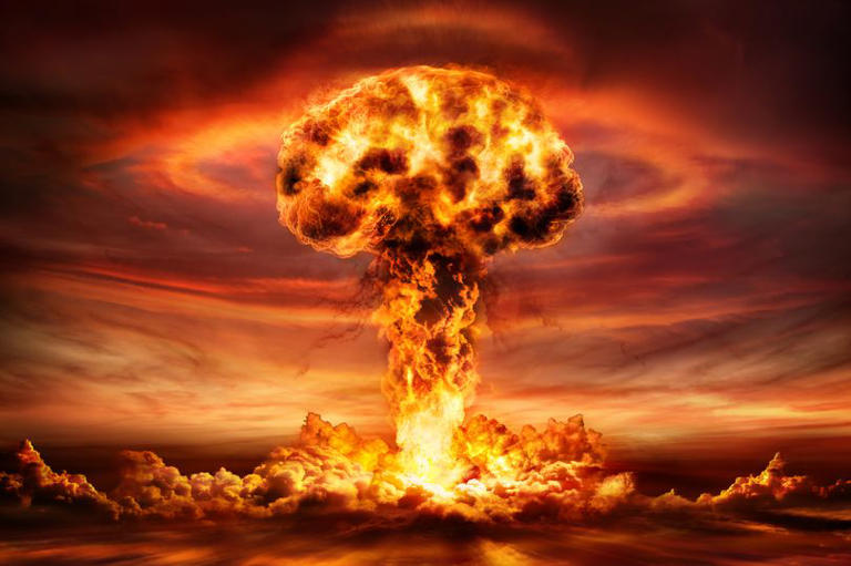 What to do in first 10 minutes after nuclear bomb hits - as WW3 fears ...