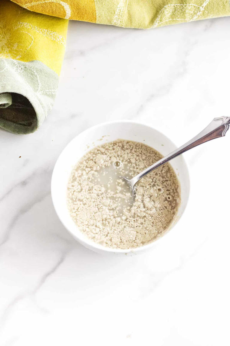 Pumpernickel dinner rolls