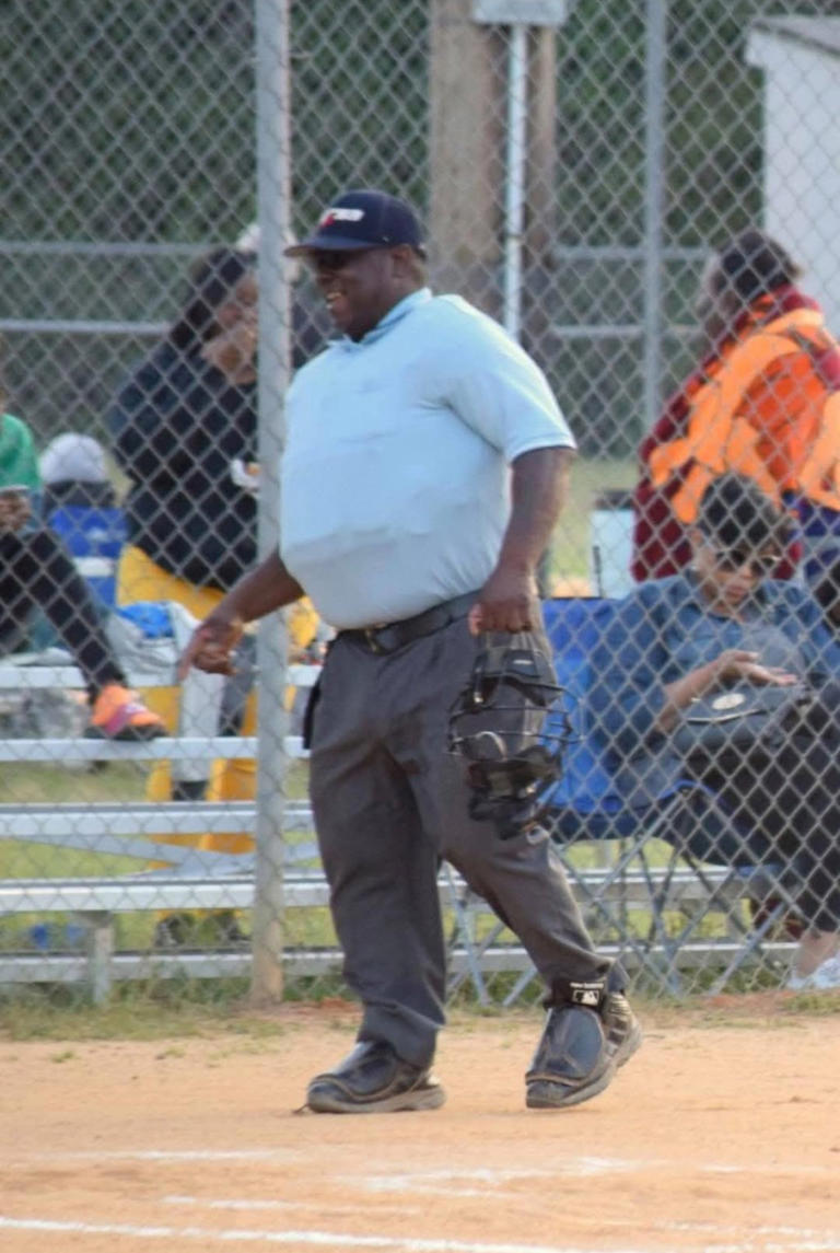 Beloved youth softball umpire ‘Uncle Mitch’ dies after collapsing in 90 ...