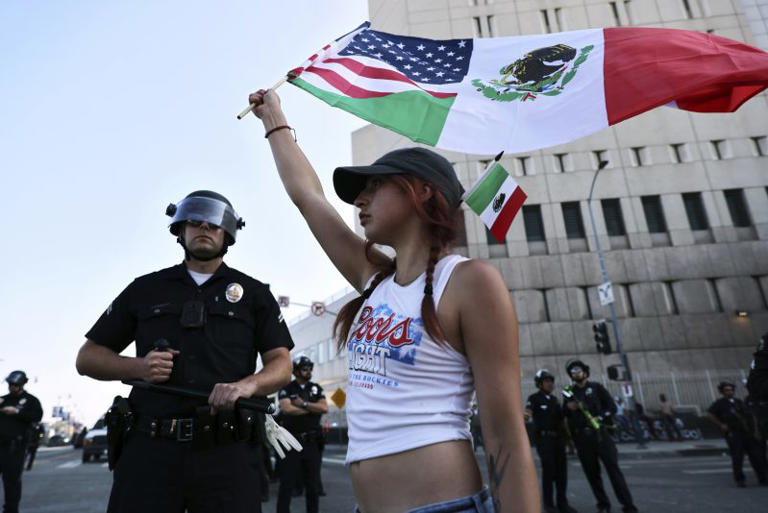 More Americans favor pathway to legal status for most migrants in US ...