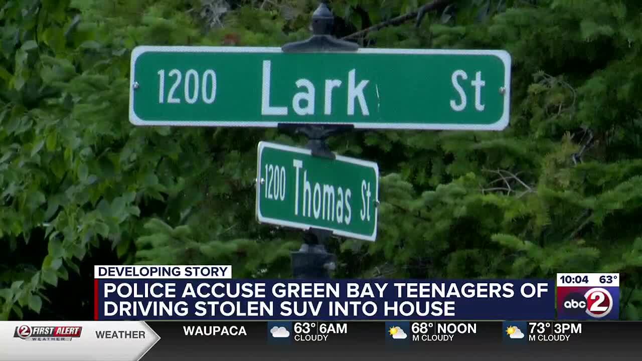 Two Green Bay teens arrested after crash involving stolen car damages home