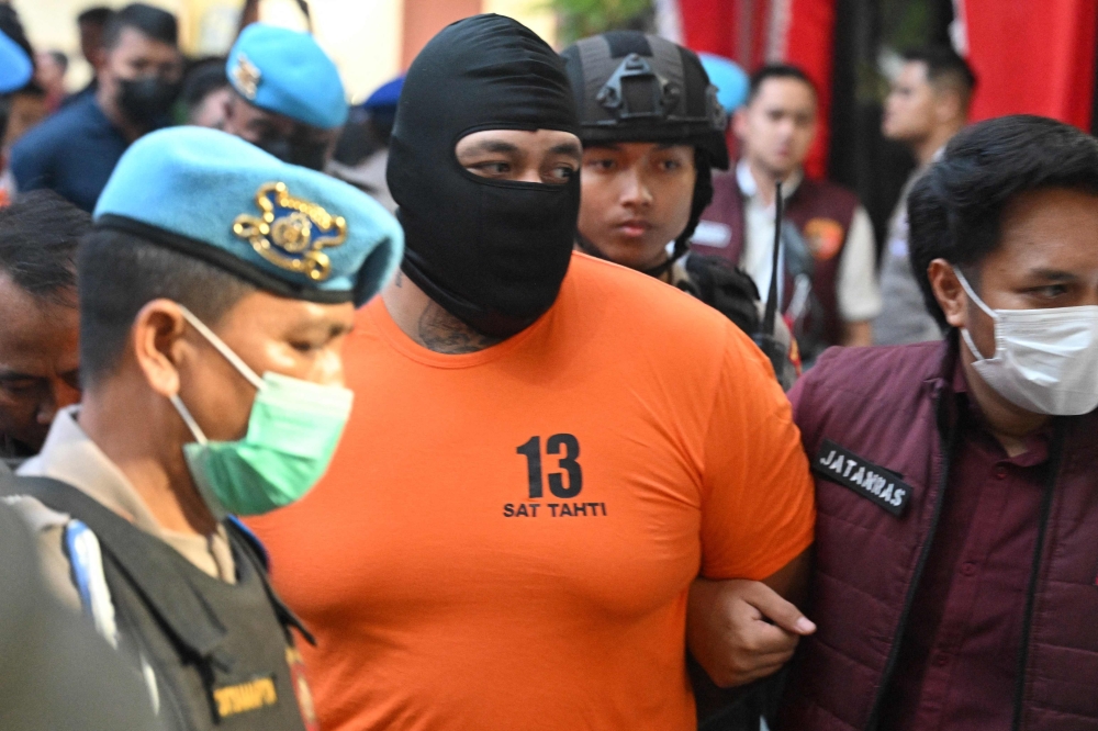 Three Australians face death penalty for Bali villa murder; two ...