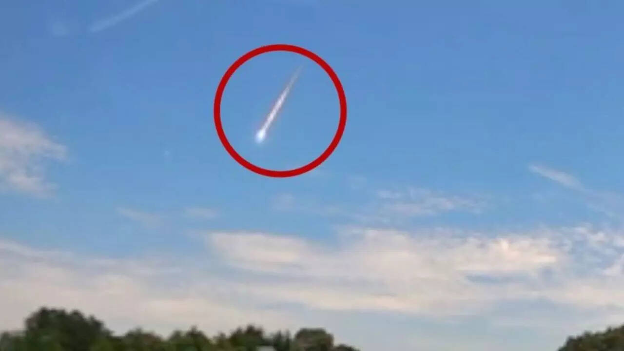 Fireball meteor seen streaking across sky over Southeastern US ...