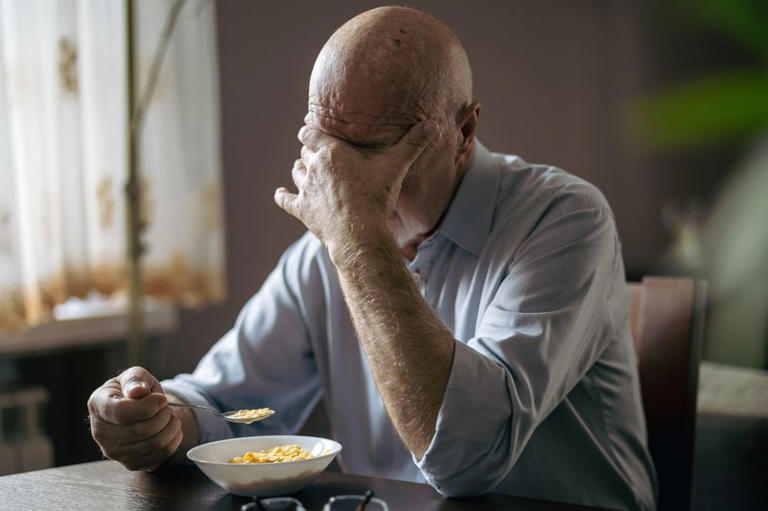 Dementia symptoms include dinnertime 'complaints' - what to look for