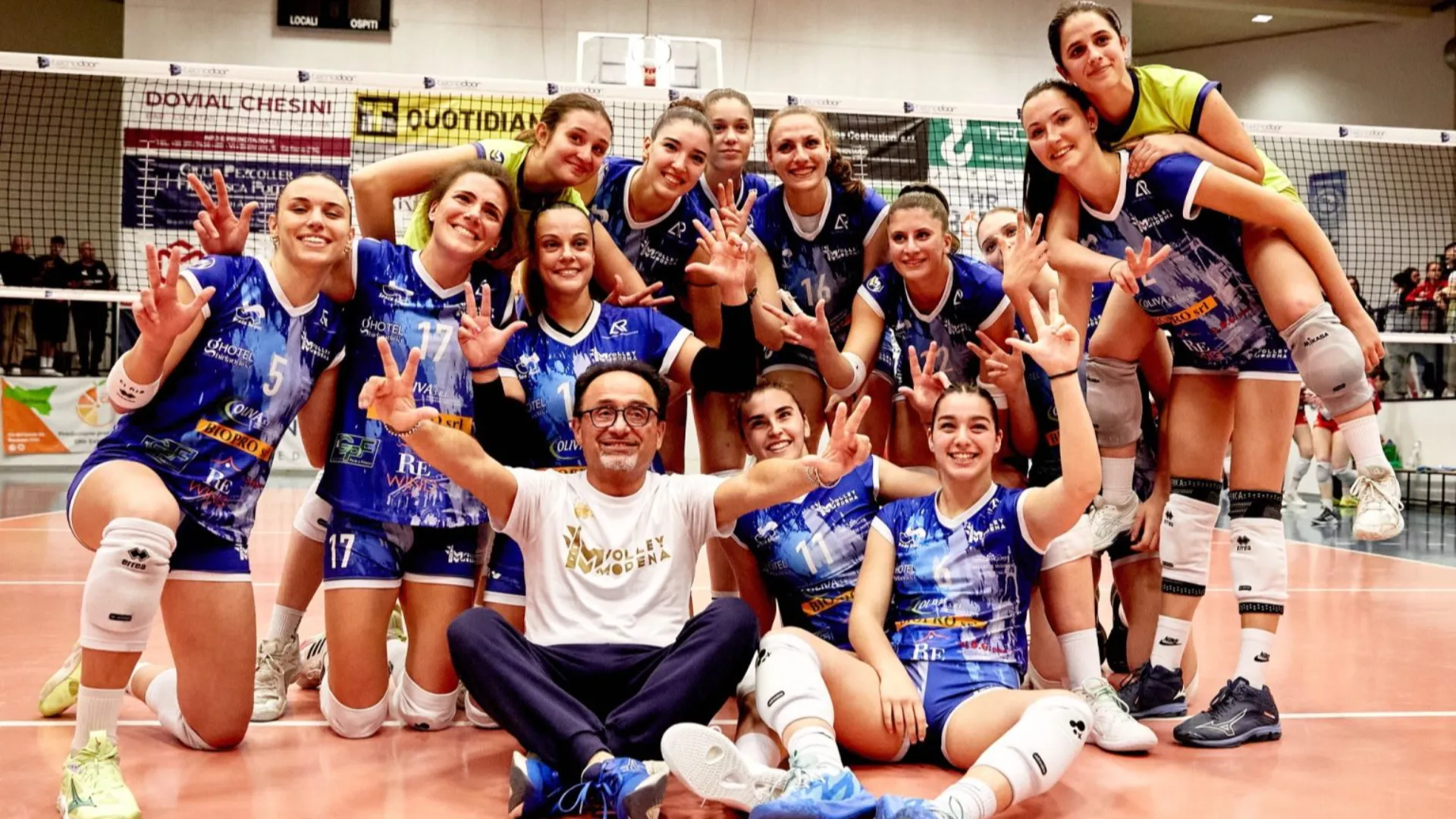 Donne lasciate fuori dal tempio del volley, esplode il caso: le foto
