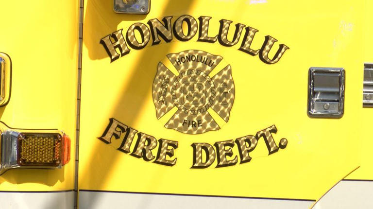 Firefighters respond to building fire in Honolulu